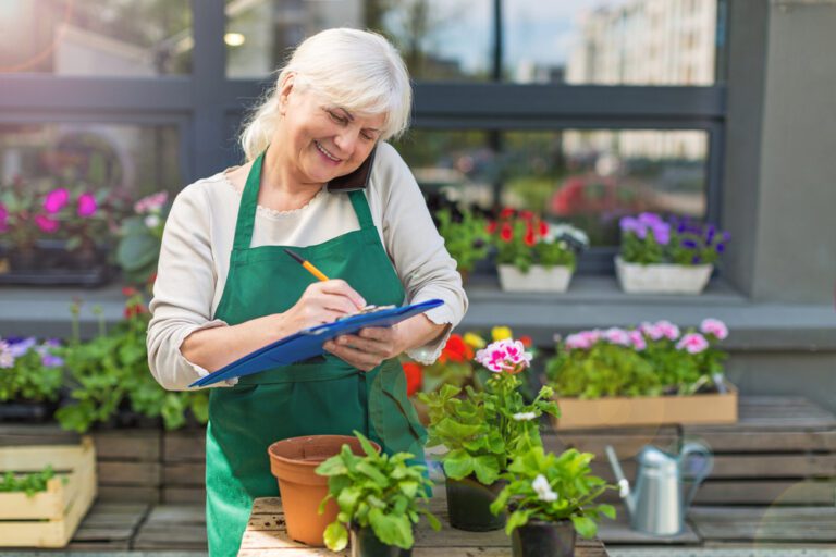 5 Amazing Jobs to Pick Up During Retirement - Easy Seniors Club